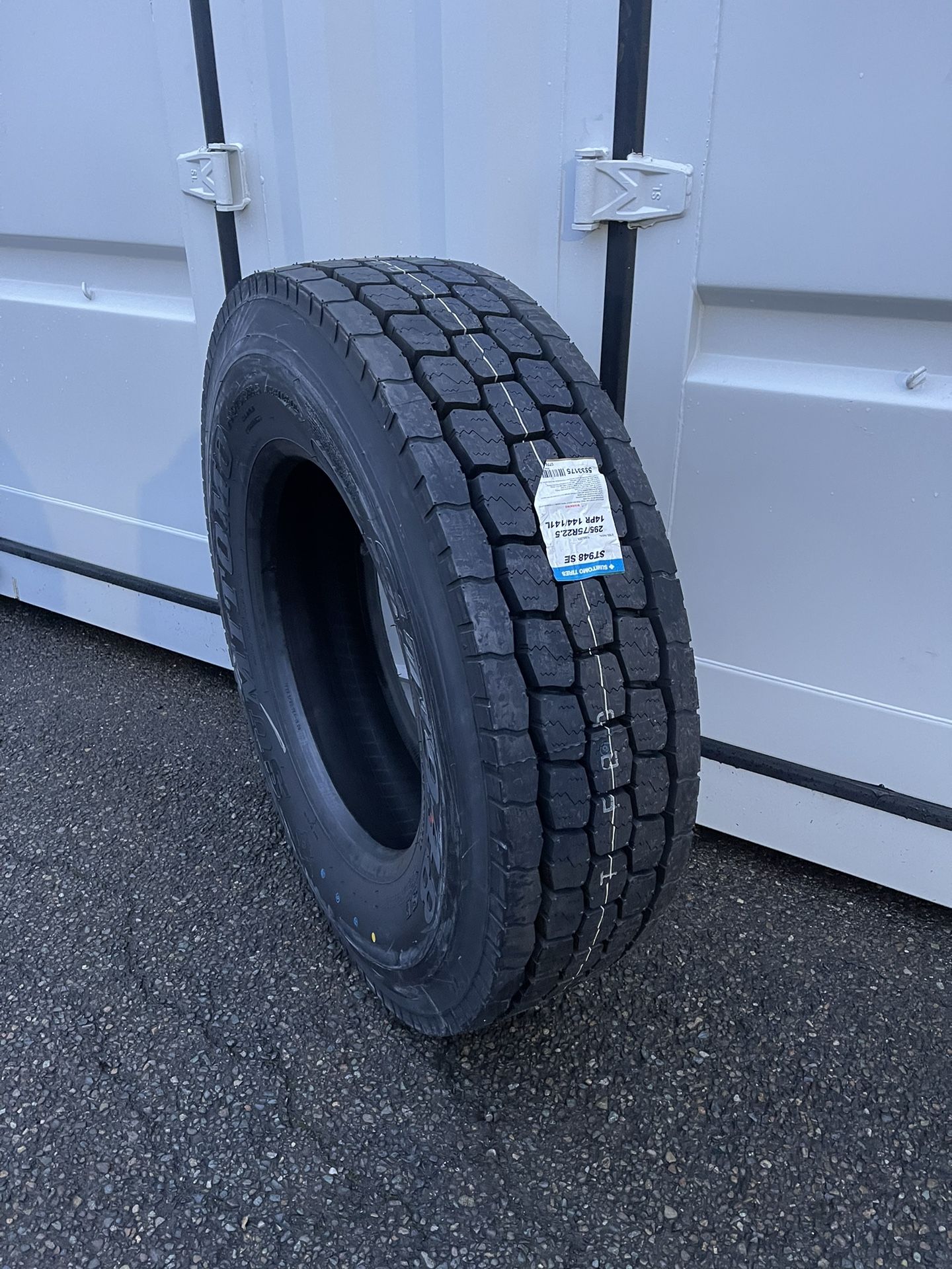 Truck Tire SUMITOMO ST948 DRIVE TIRE for Sale in Tacoma, WA - OfferUp