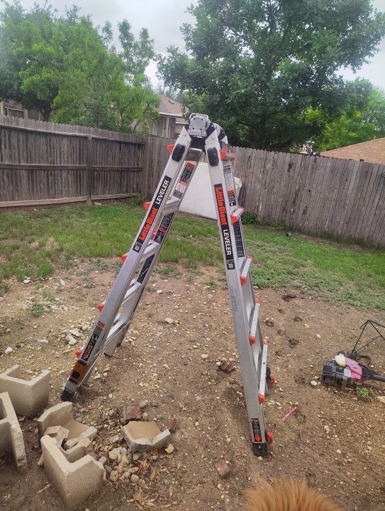 Little Giant 22' Ratchet Leveler Ladder for Sale in San Antonio, TX ...