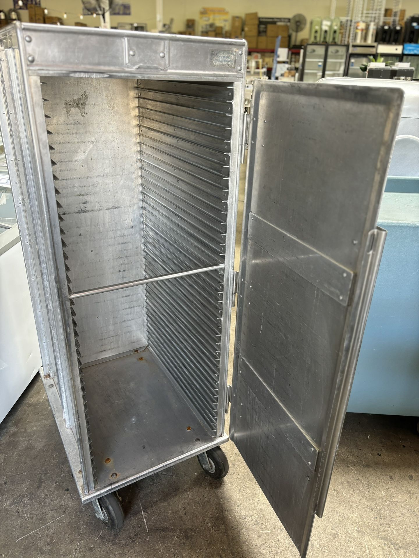 Enclosed Speed Rack Full Sheet Tray Pan Bakery Cabinet Transport Box ...