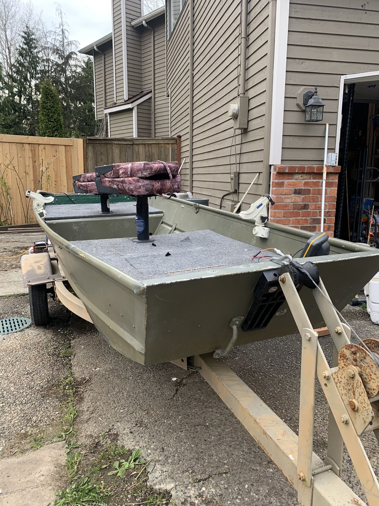 12ft Crestliner Jon Boat with Bass Fishing Decks for Sale in Snohomish ...