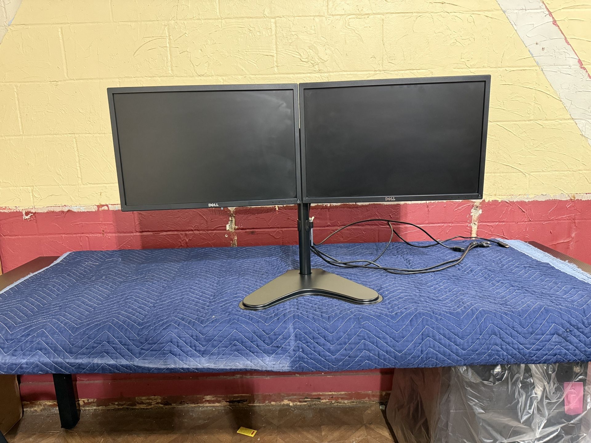 Computer Monitors Set for Sale in Santa Clarita, CA - OfferUp