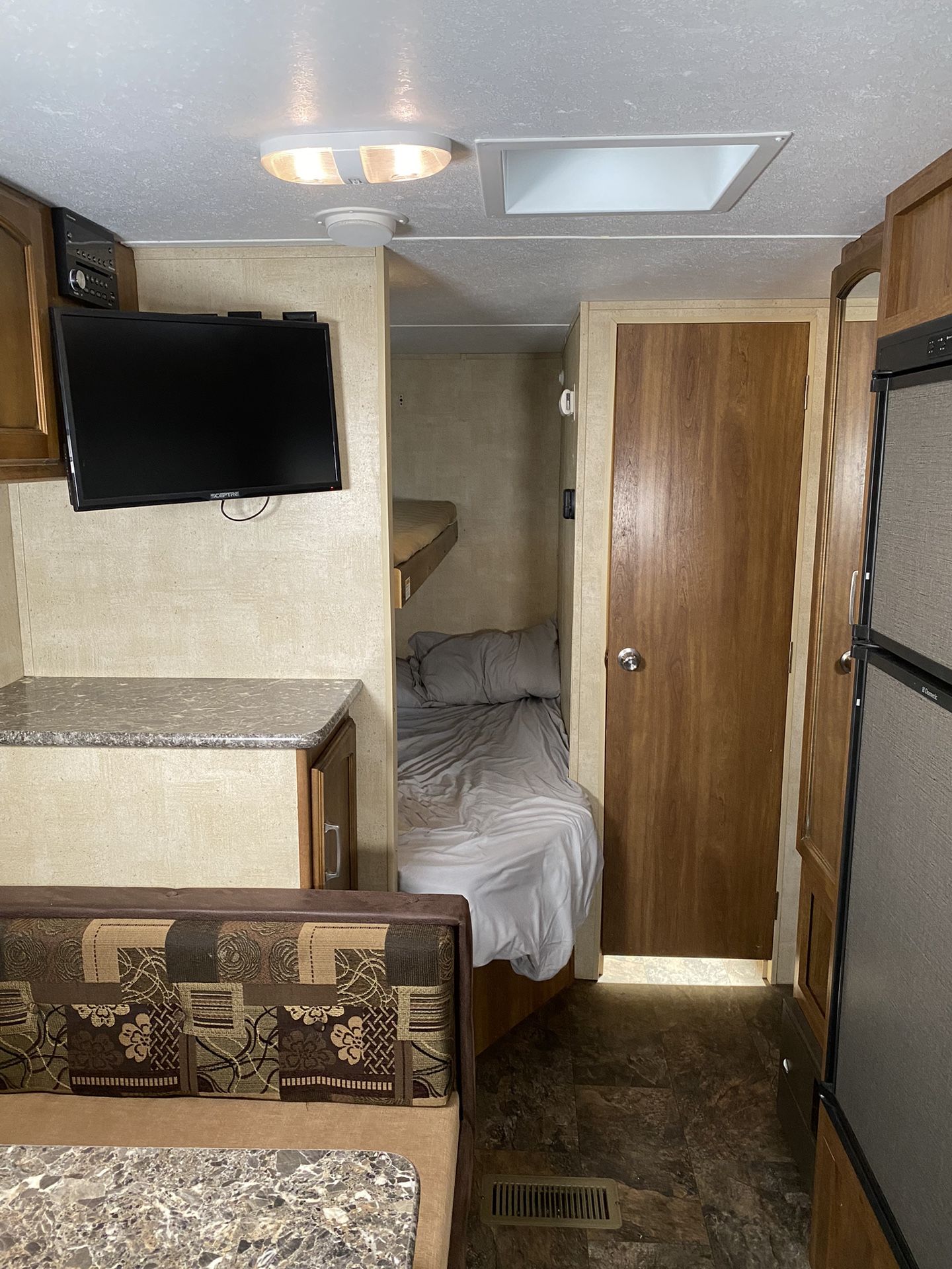 2015 Keystone Springdale 189FLWE for Sale in Scottsdale, AZ - OfferUp