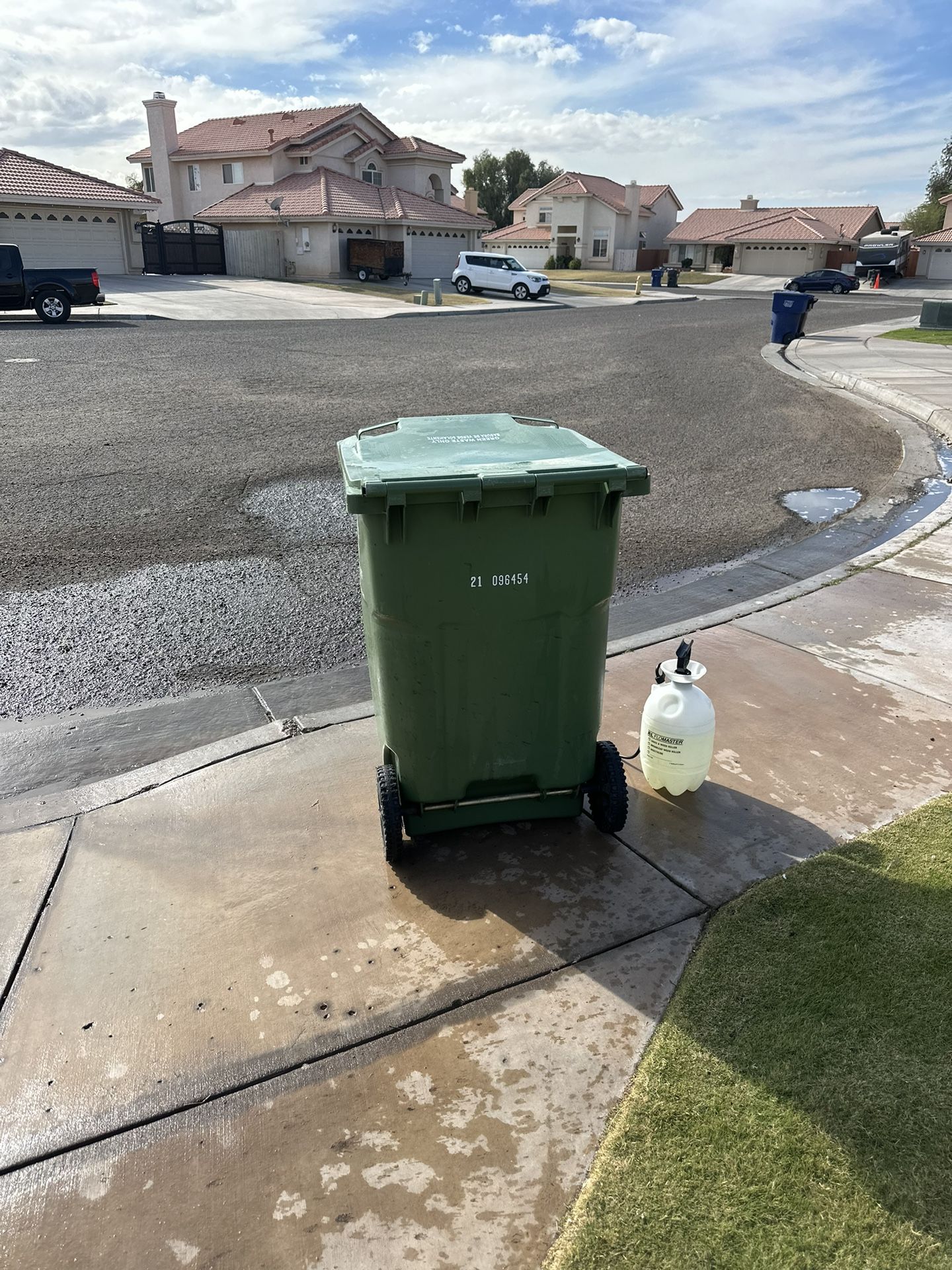pressure washing trash cans!!! for Sale in Imperial, CA - OfferUp