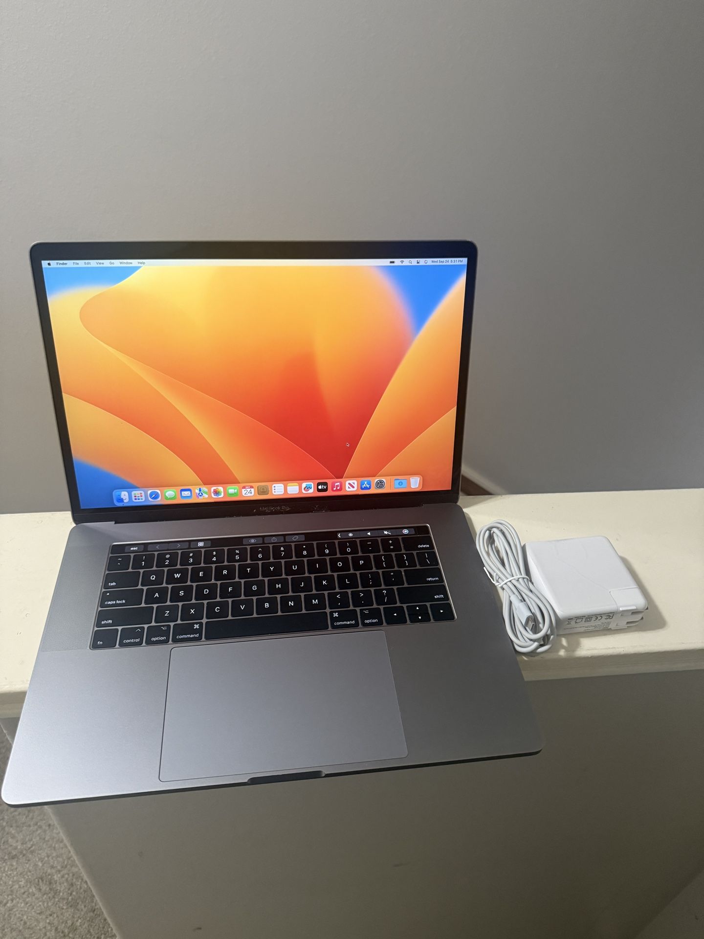 Apple MacBook Pro 2017 15.4" AMD Radeon Pro 560 3.1GHz Intel i7-7920HQ ...
