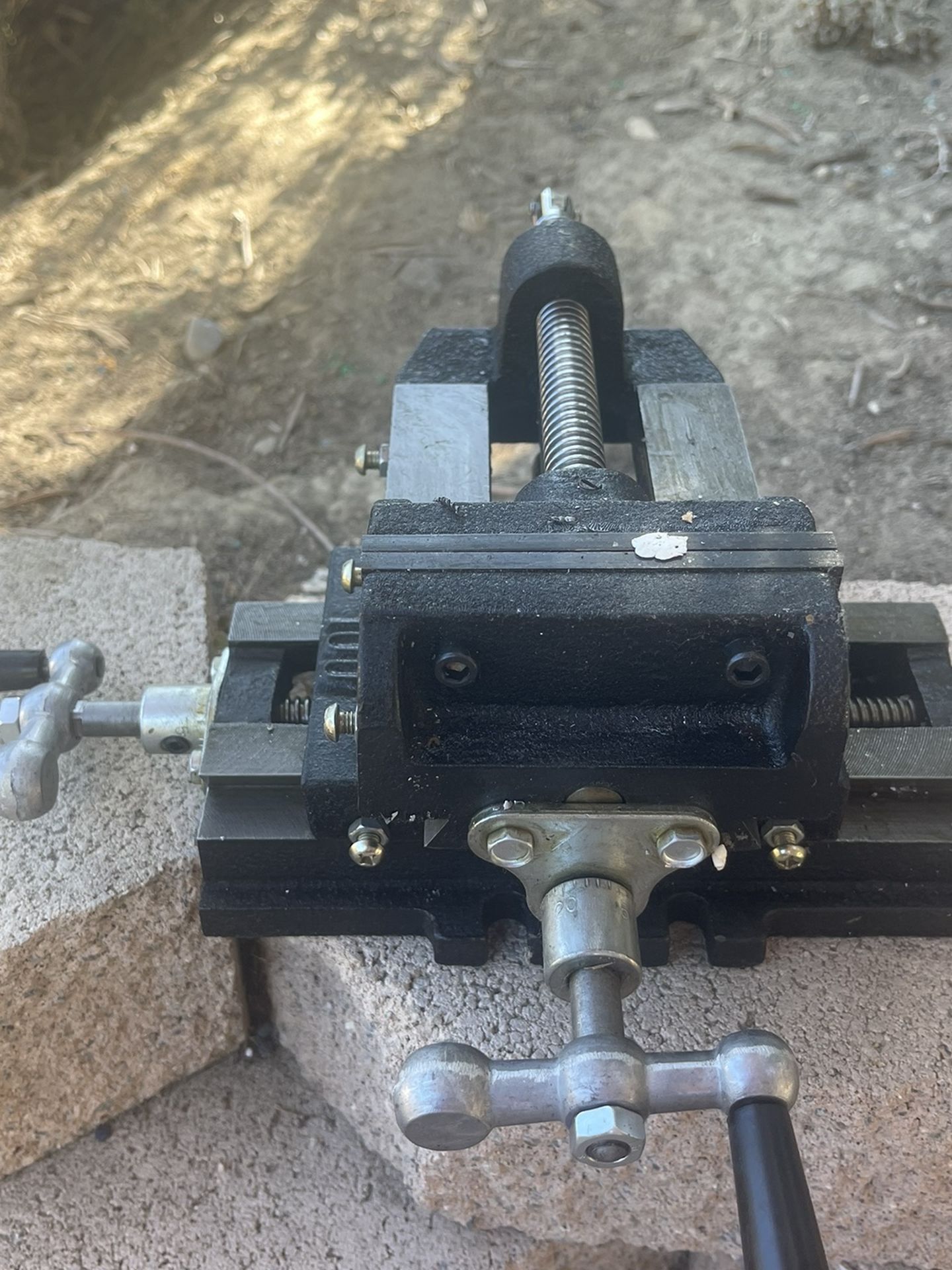 Cross Feed Vise