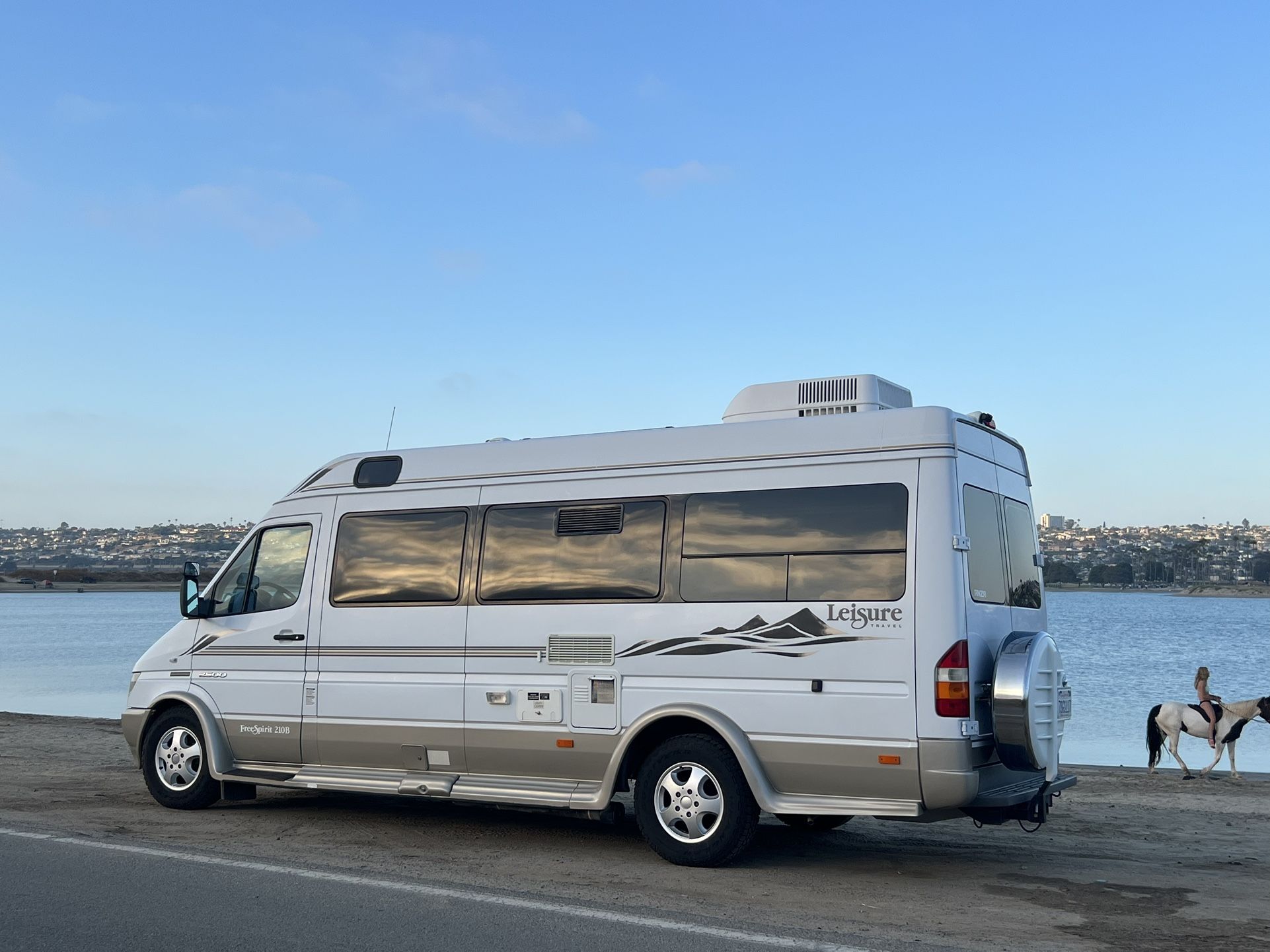 FULLY LOADED LEISURE TRAVEL DODGE SPRINTER 2500 FREE SPIRIT 210 CLASS B ...