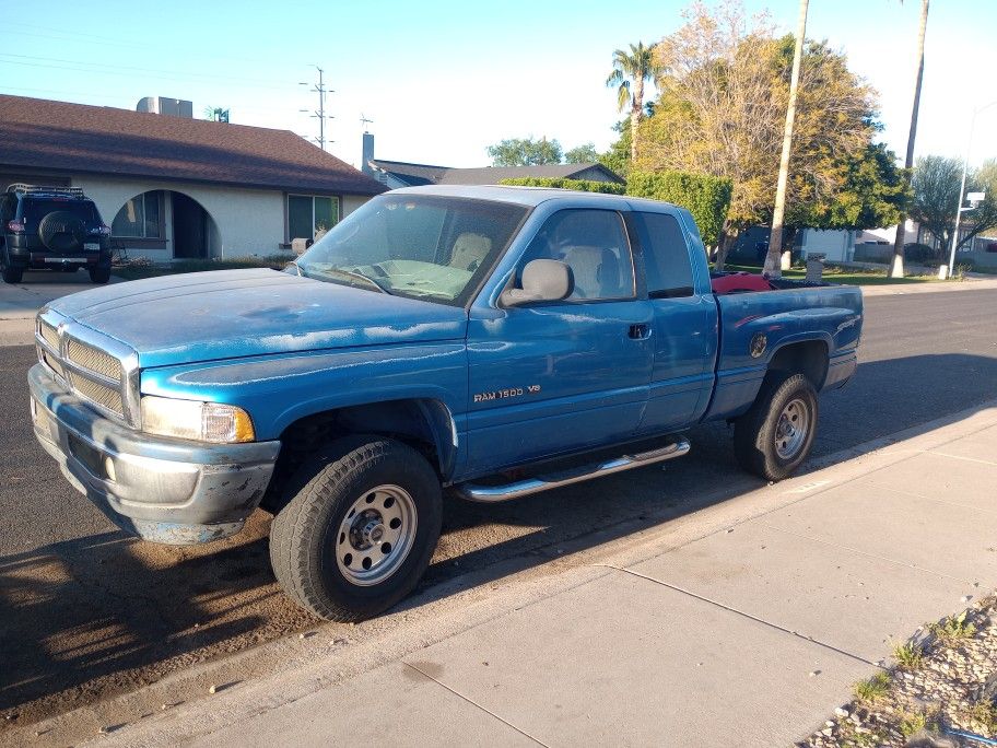 98 Dodge Ram 1500 V8 5.9 4x4 for Sale in Phoenix, AZ - OfferUp