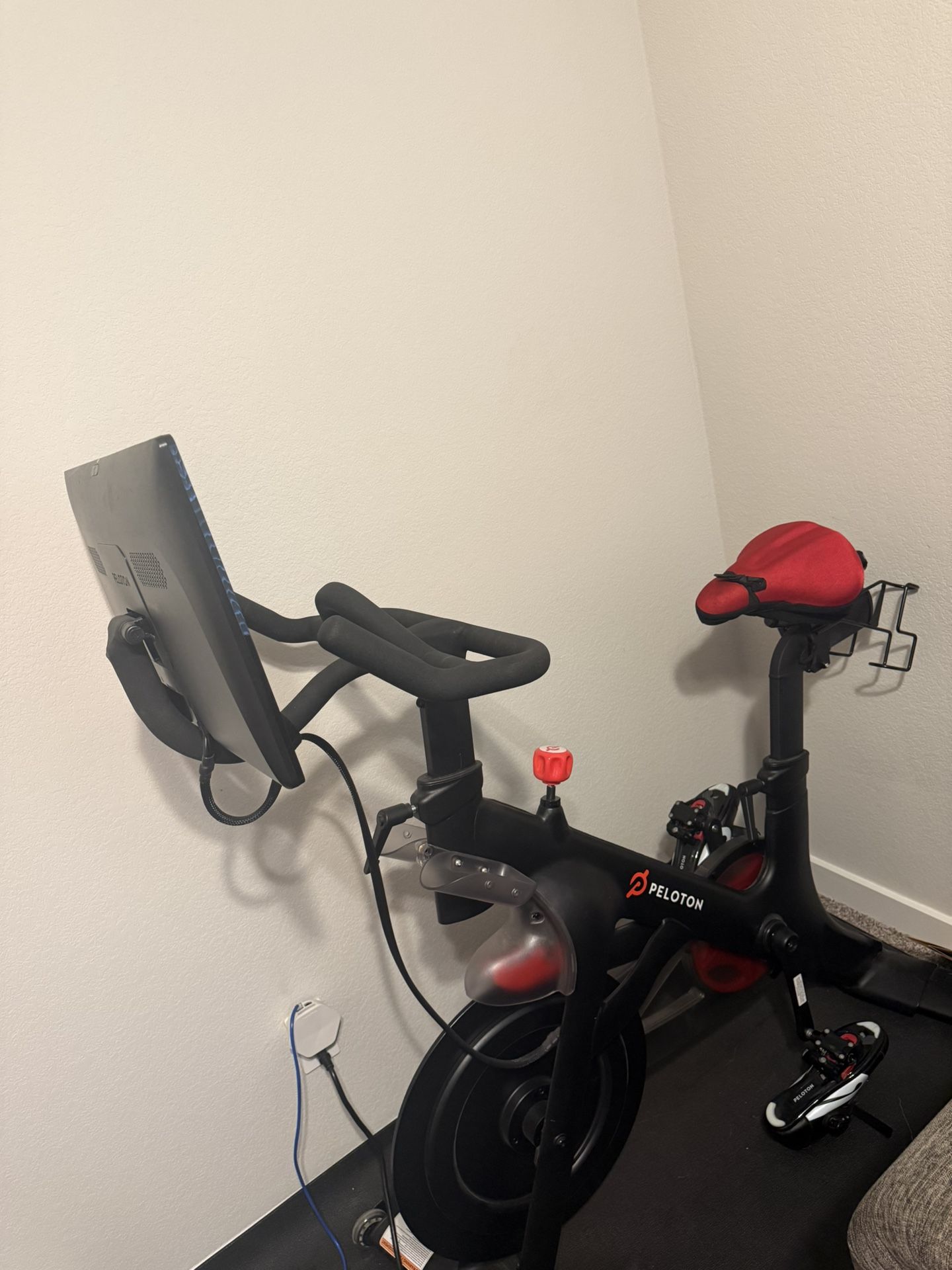 Peloton Bike- CRACKED SCREEN AND MISSING POWER CORD for Sale in Saginaw ...
