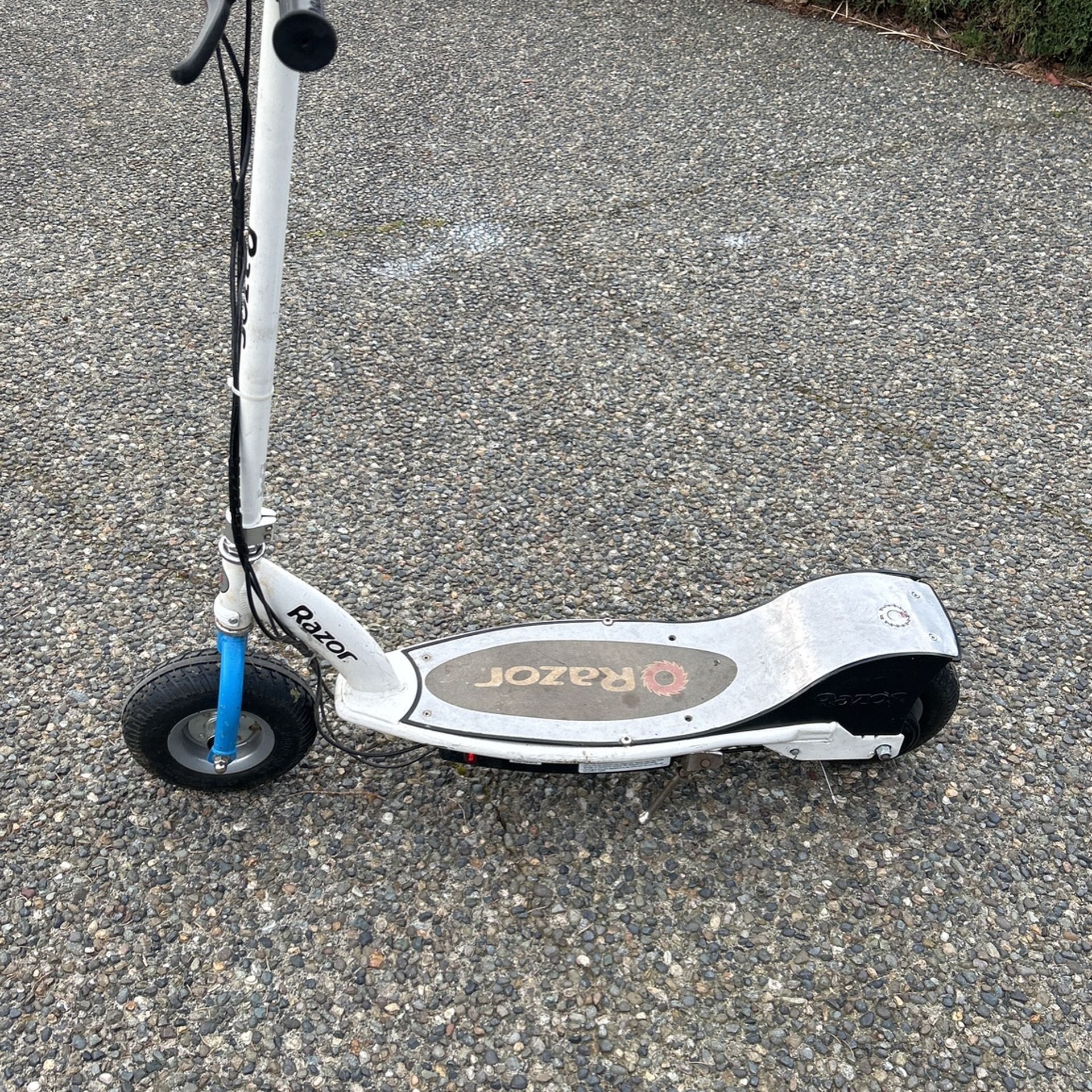15mph Electric Razor Scooter for Sale in Edmonds, WA - OfferUp