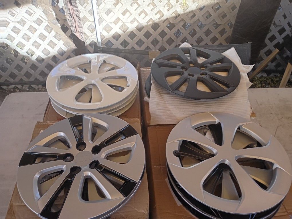 Hubcaps 15" For Prius for Sale in Bell Gardens, CA - OfferUp