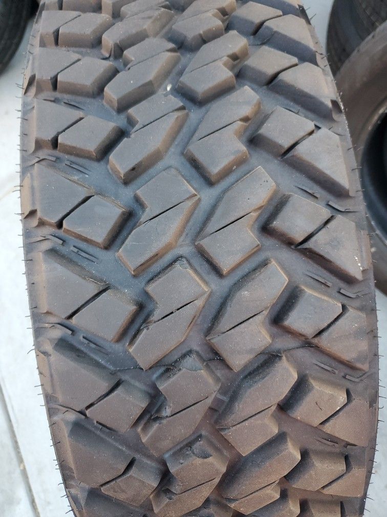 1. 275/65/20. Nitto 80% for Sale in Phoenix, AZ - OfferUp