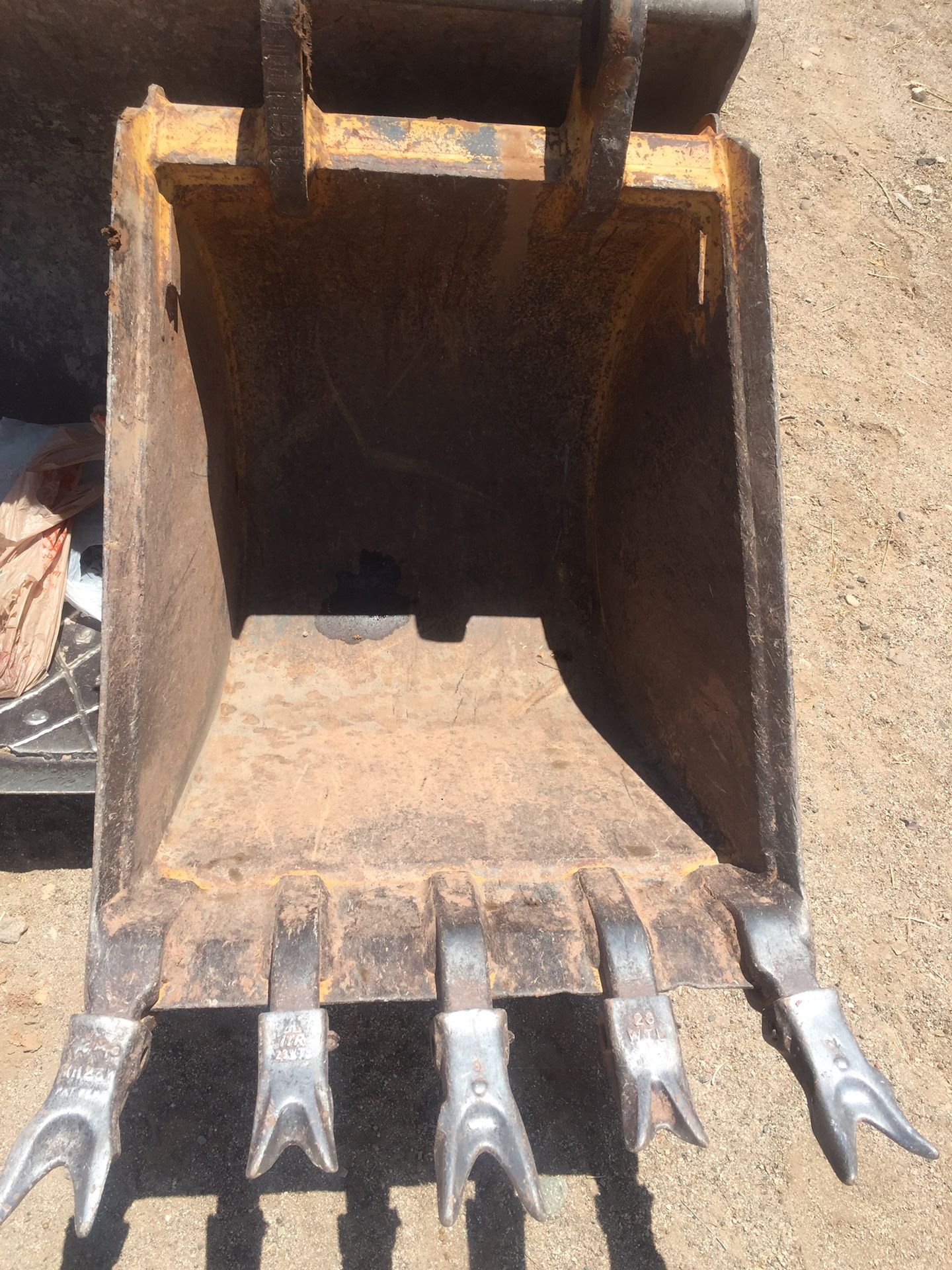 Case 580 backhoe bucket 24” for Sale in New River, AZ - OfferUp