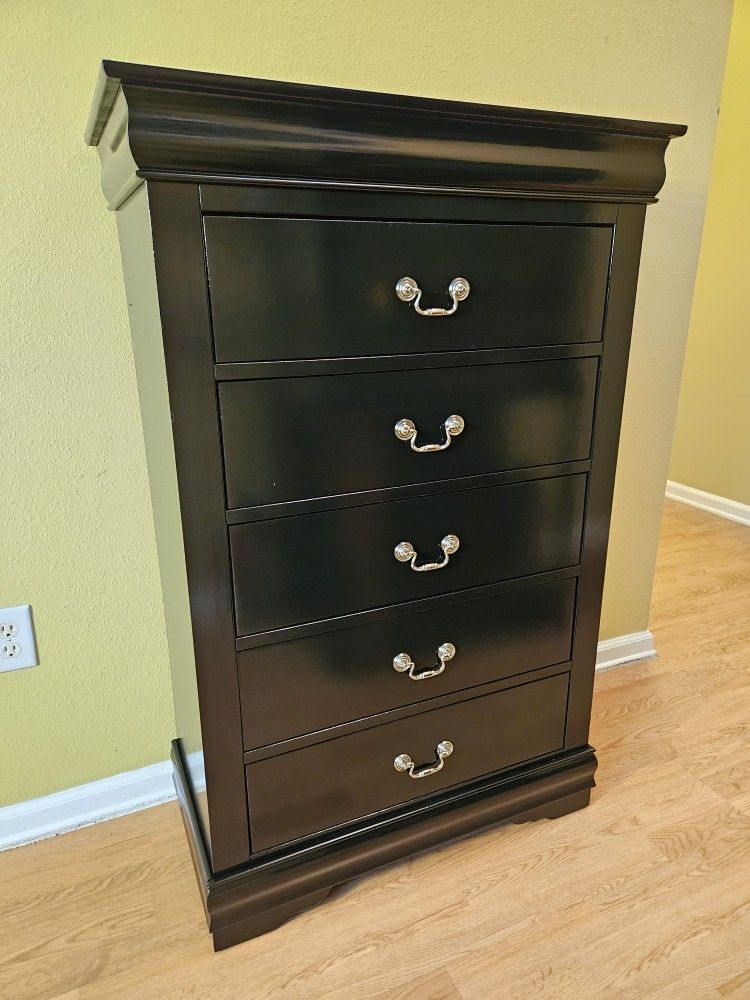 Clean and Nice Black 5 Drawer Dresser. for Sale in Jacksonville, FL ...