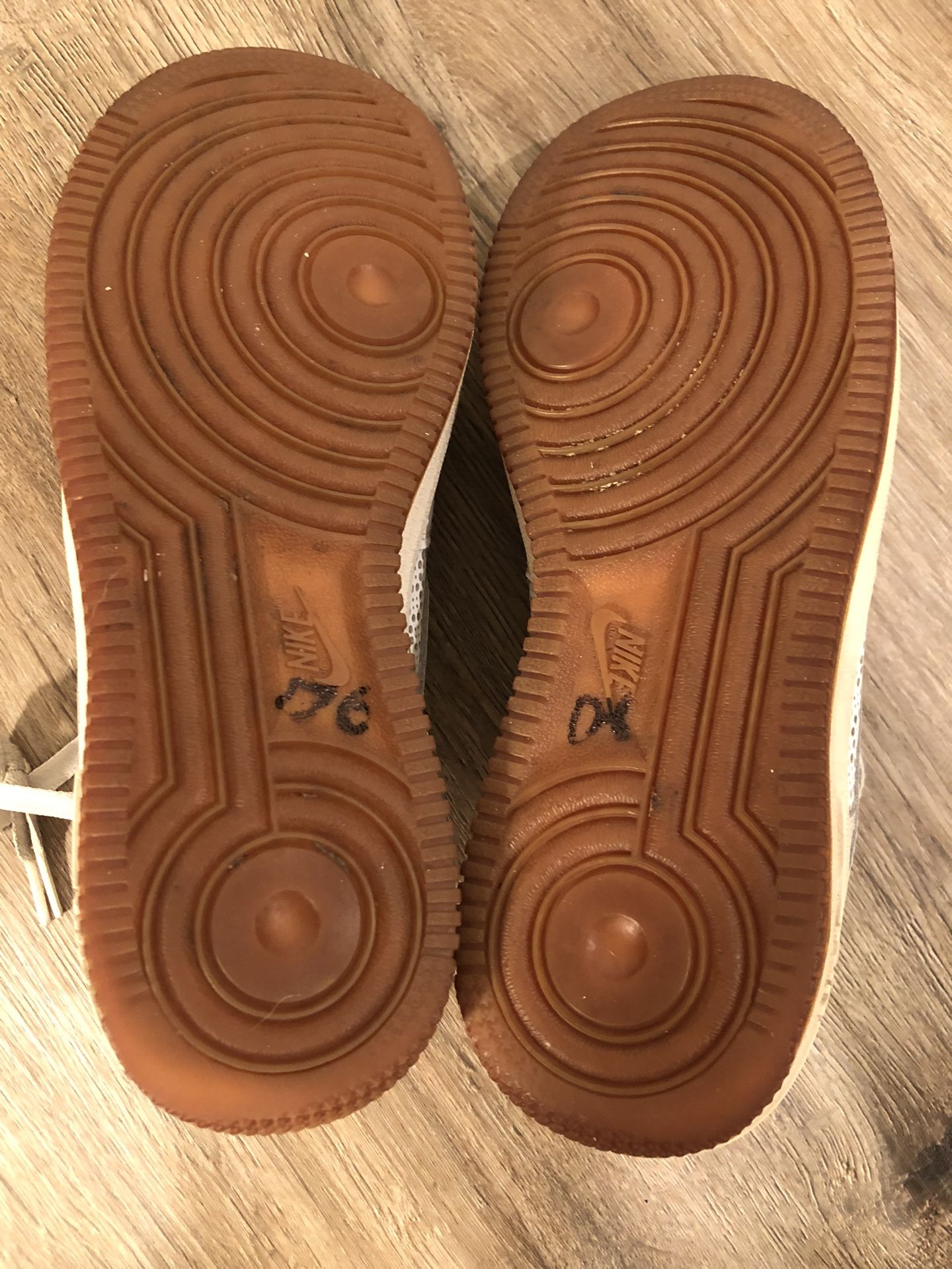 Nike Air Force 1 Low White Gum Bottom Size 4.5y or Womens 6 for Sale in ...