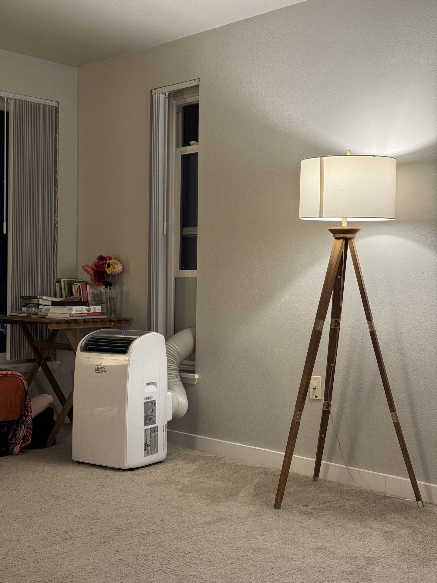 Tripod Floor Lamp for Sale in Seattle, WA - OfferUp