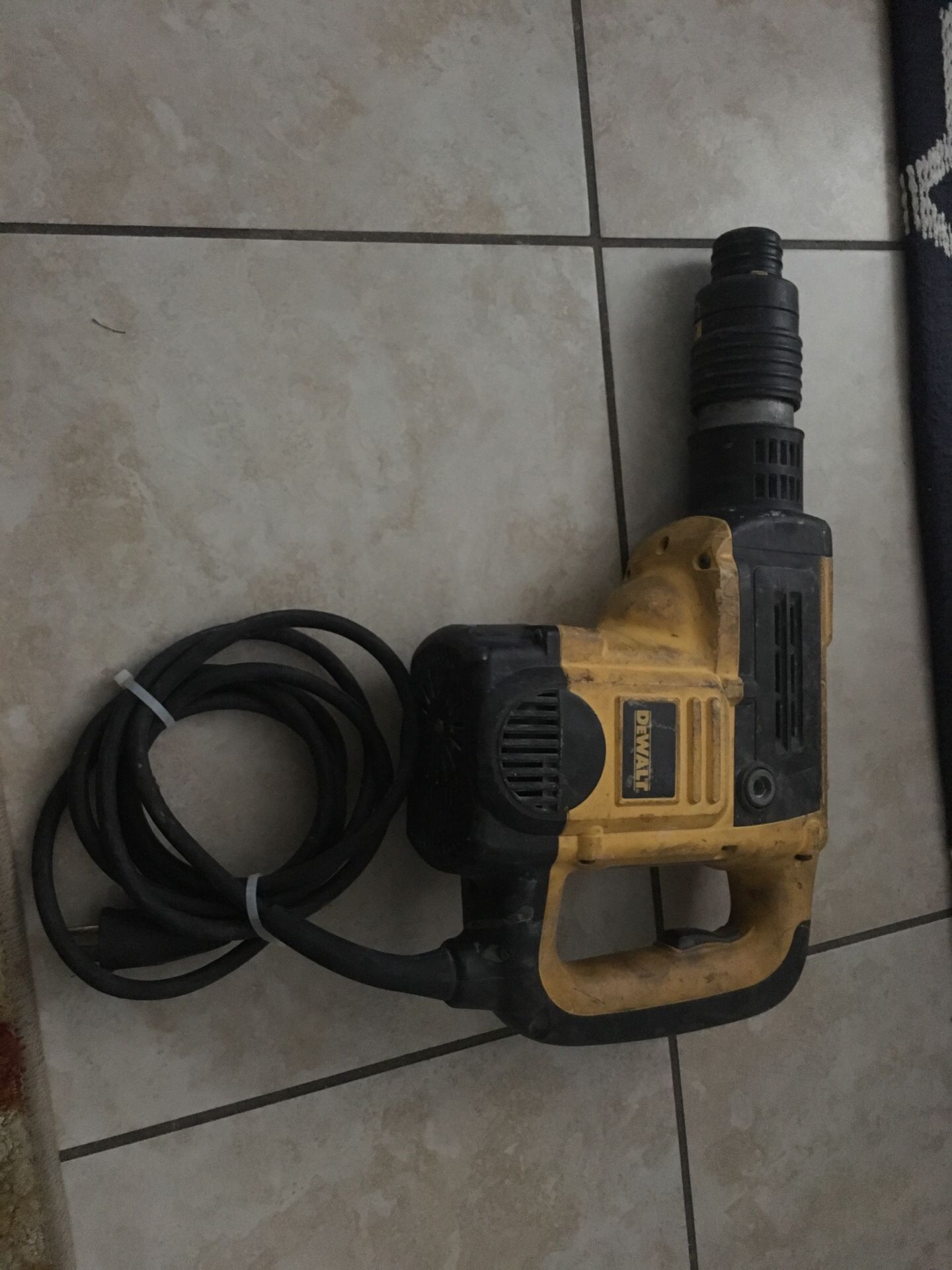 DEWALT D25553 Spline Rotary Hammer Drill 1 9/16" 40mm for Sale in Miami ...