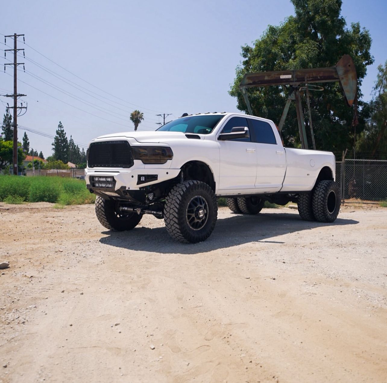 2020 3500 Ram Dually for Sale in Riverside, CA - OfferUp