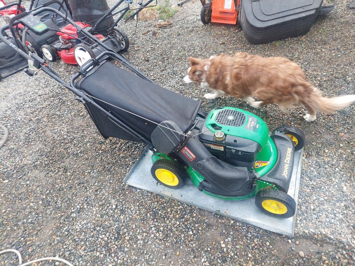 21"John Deere JS30 SELF-PROPELED LAWN MOWER - $300 (Puyallup) for Sale in Puyallup, WA - OfferUp