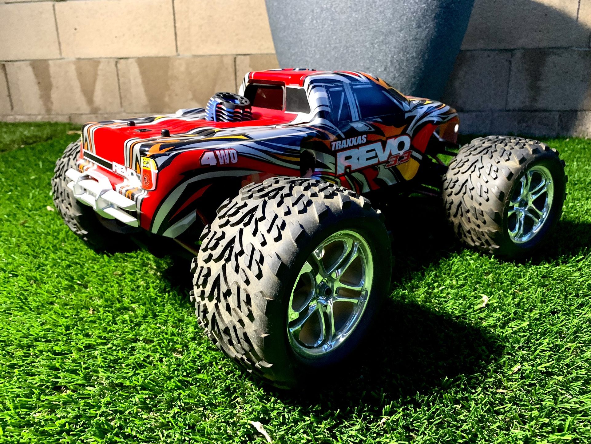 Traxxas Revo 3.3 for Sale in Costa Mesa, CA - OfferUp