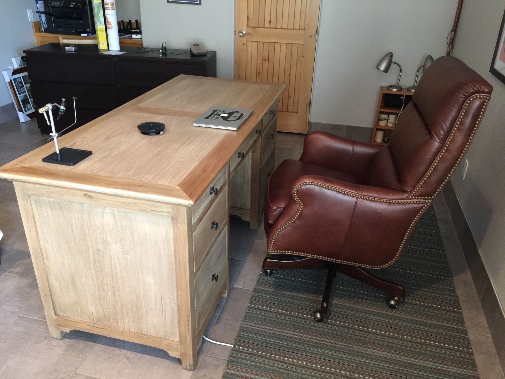 Potato Barn solid wood desk for Sale in Scottsdale, AZ - OfferUp