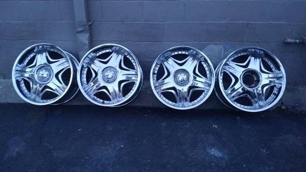 Akuza 22 inch chrome rims 5 on 5.5 lugs Dodge, Ford, Jeep, Scout, more ...