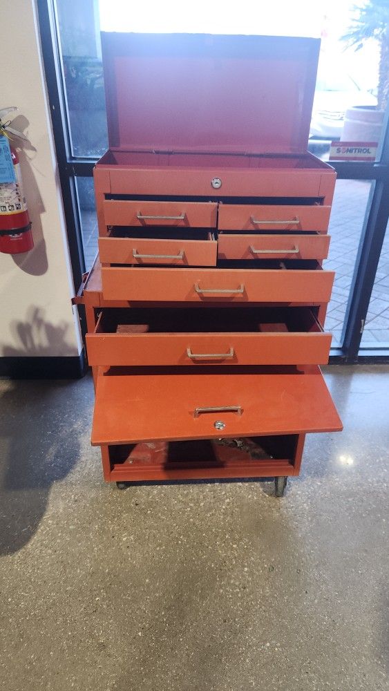 Metal Tool Box for Sale in North Las Vegas, NV - OfferUp