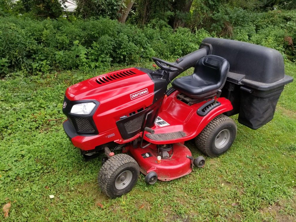 2014 Craftsman t2000 riding lawn mower for Sale in Berlin, NJ - OfferUp