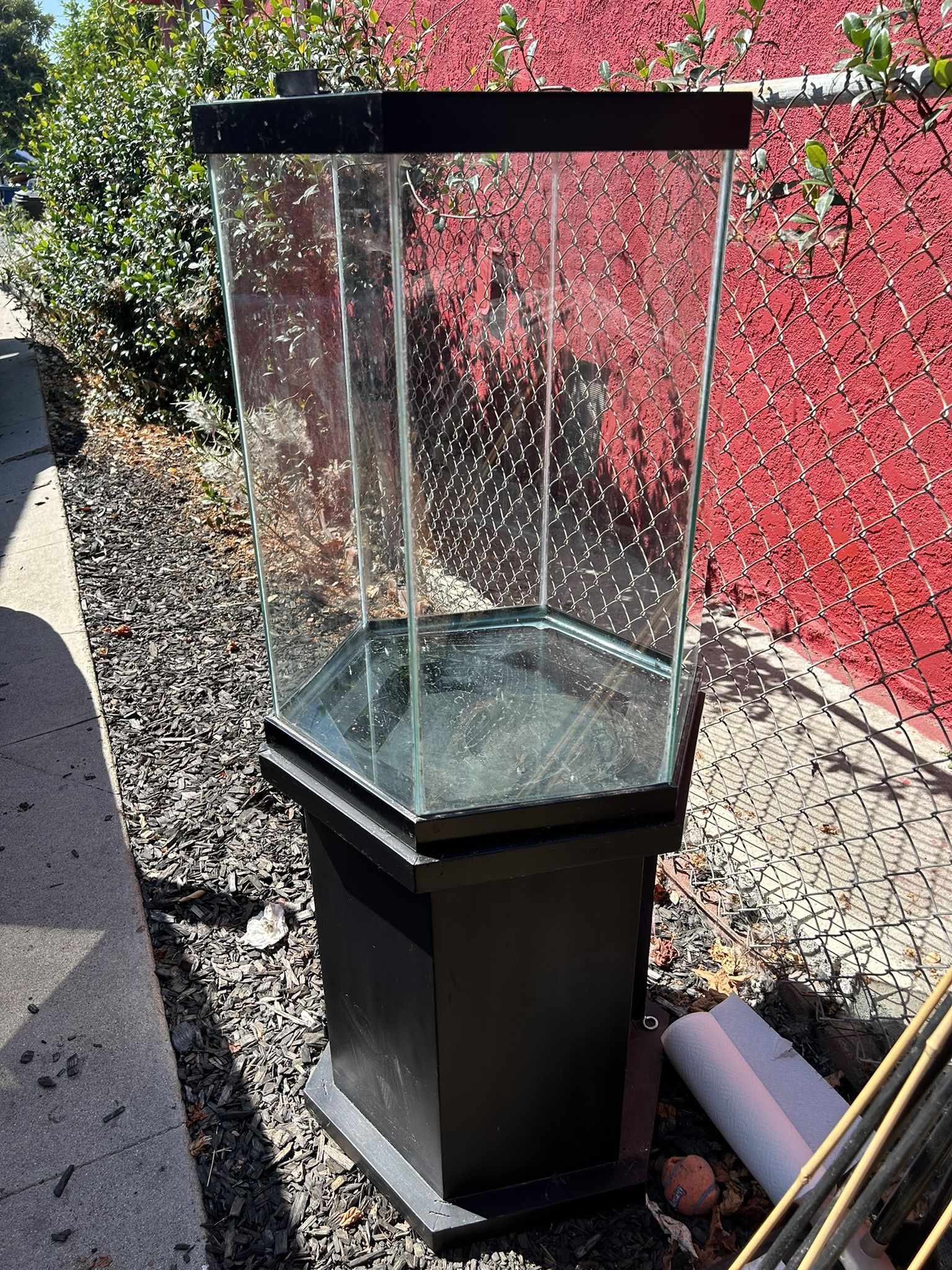 Hexagon Fish Tank 29 Gal for Sale in Los Angeles, CA - OfferUp