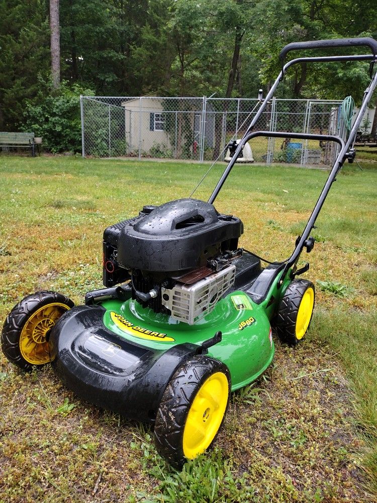 JOHN DEERE PUSH MOWER... READY TO USE for Sale in Newfield, NJ - OfferUp