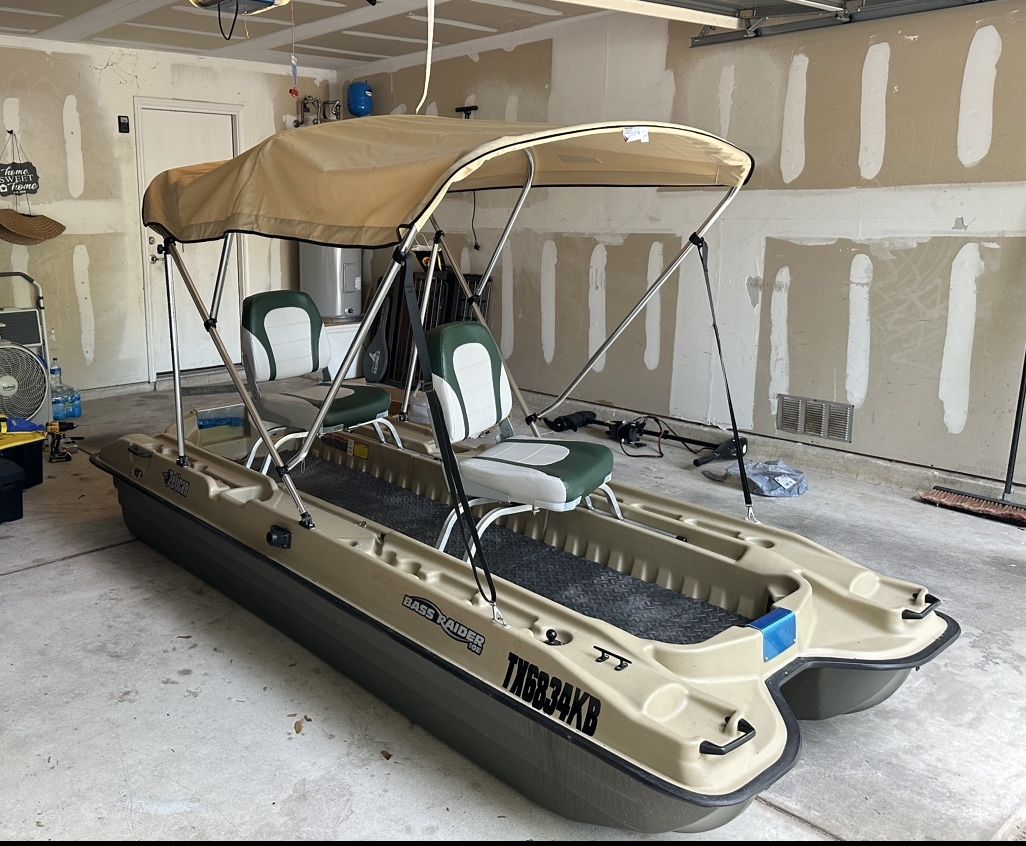 10 Ft pelican bass raider 10e Bass Boat for Sale in San Antonio, TX ...
