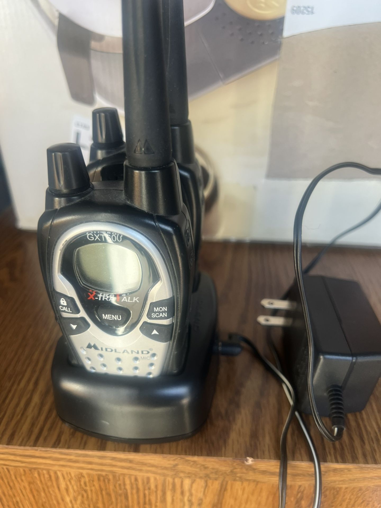 Midland X-TRA TALK GXT600 Two-way Radio Walkie Talkies , and Charger ...