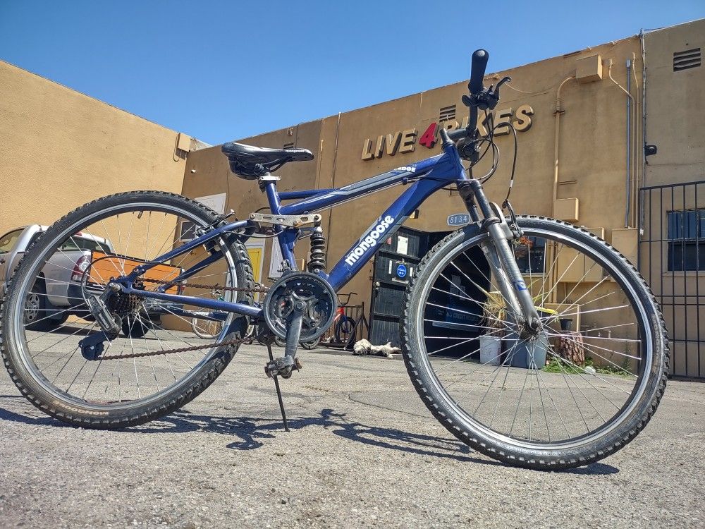 Mountain Bike Mongoose 26in Size Medium for Sale in Bellflower, CA ...