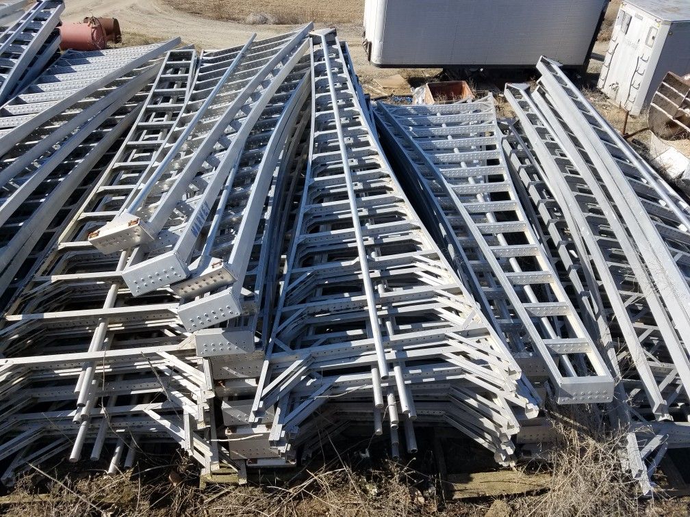 Used aluminum orchard ladders for Sale in Issaquah, WA - OfferUp