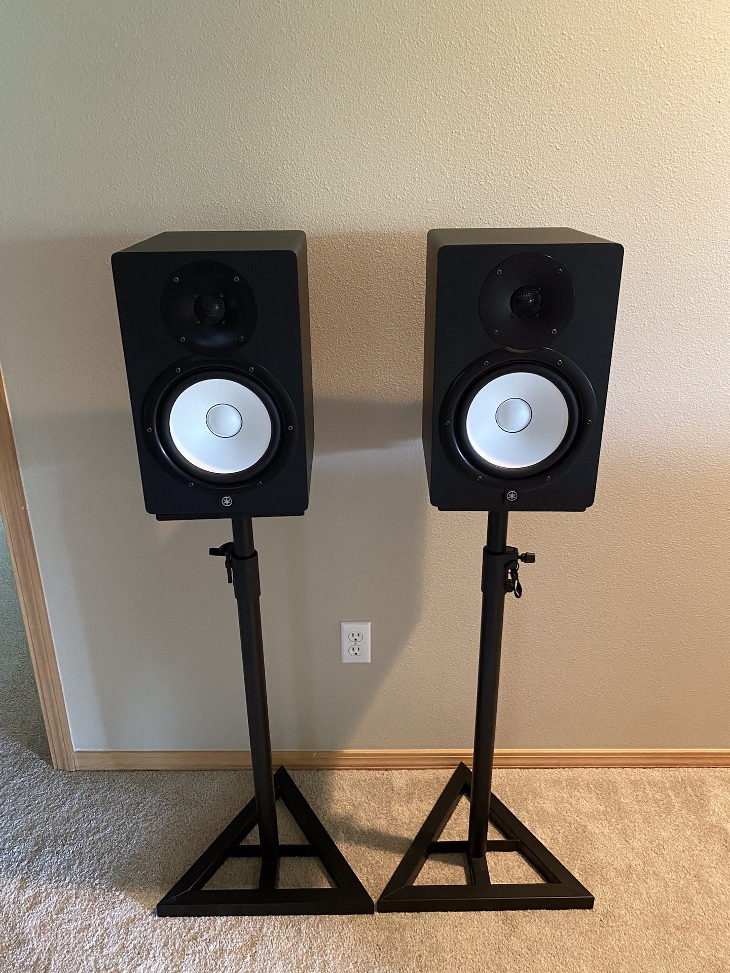Yamaha HS8 Pair for Sale in Edgewood, WA - OfferUp