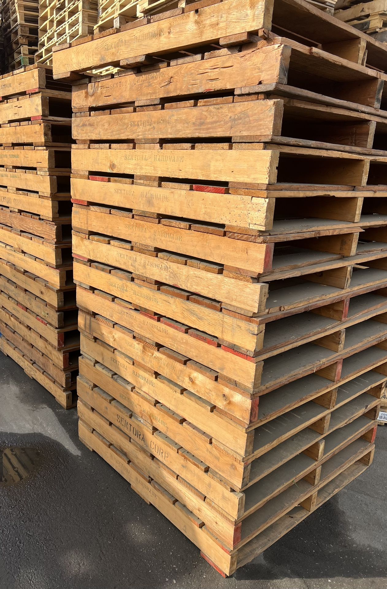 42x42 Wood pallet for Sale in Paramount, CA - OfferUp