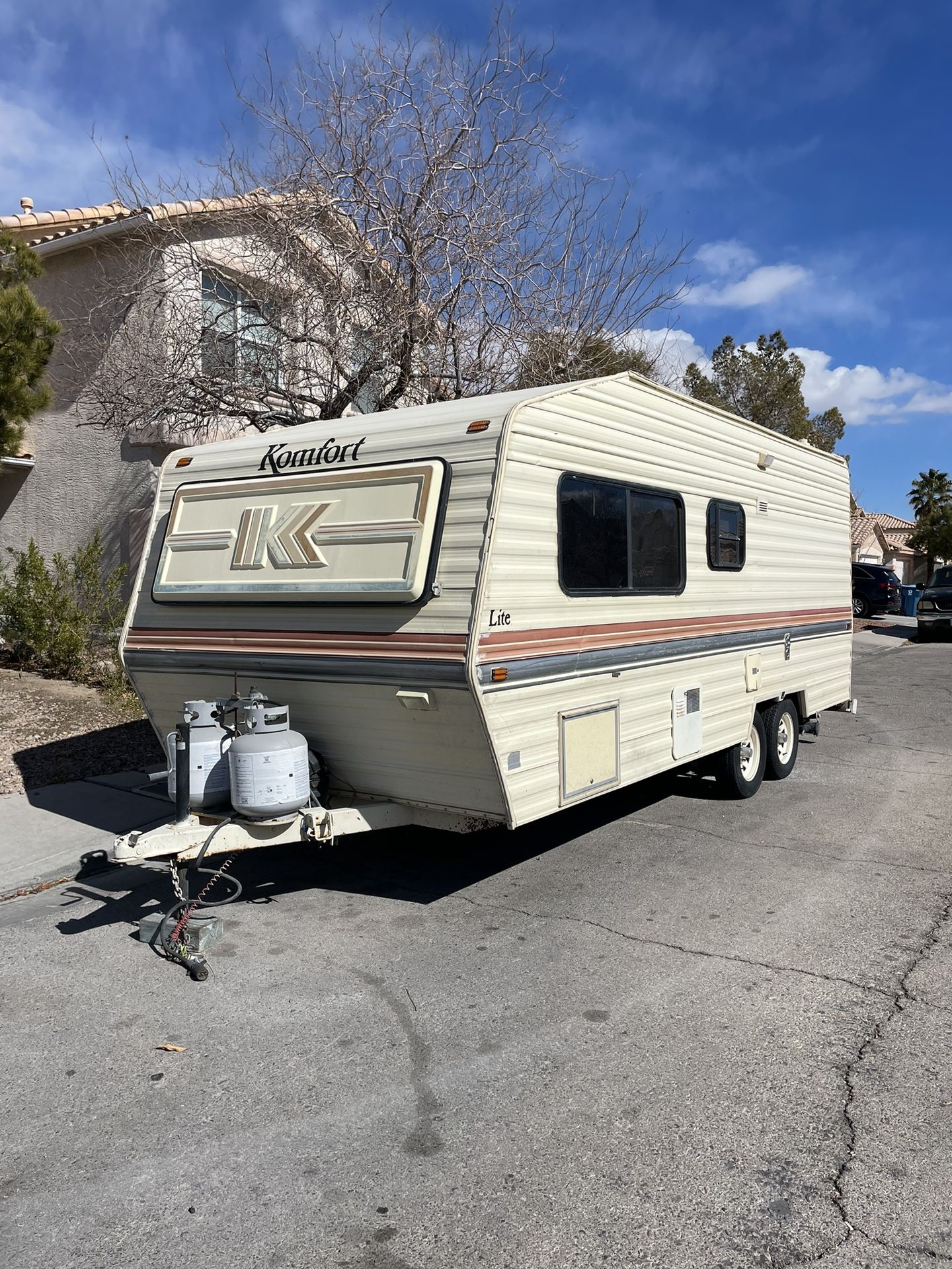 1989 Komfort Travel trailer for Sale in Las Vegas, NV - OfferUp