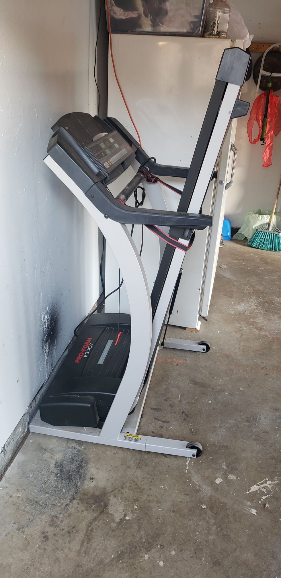 Proform treadmill 835qt for Sale in Elk Grove, CA - OfferUp