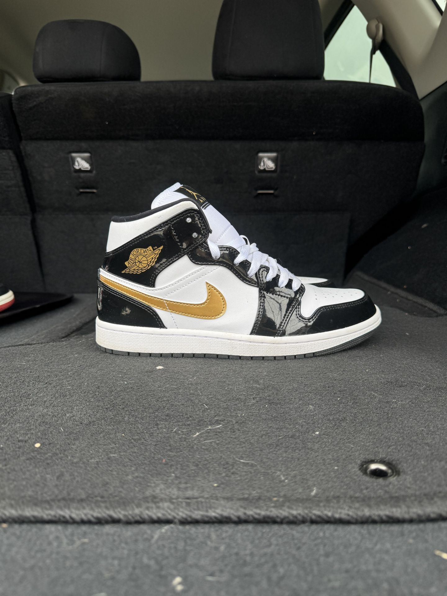 Jordan Retro 1s Black Gold White Size 9 Men’s for Sale in San Antonio ...
