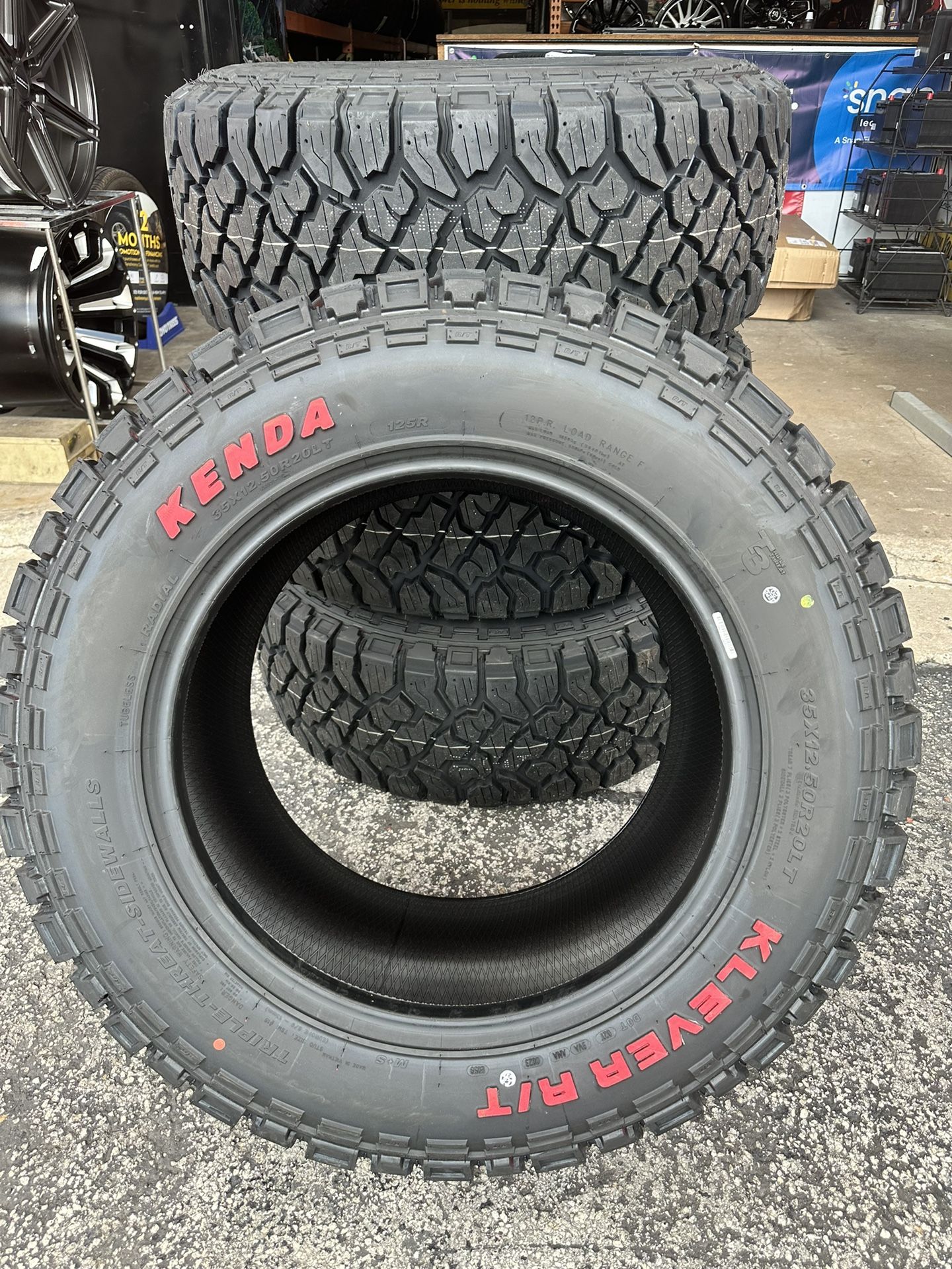 Kenda Kevlar Tires Red Lettering for Sale in Miami, FL - OfferUp