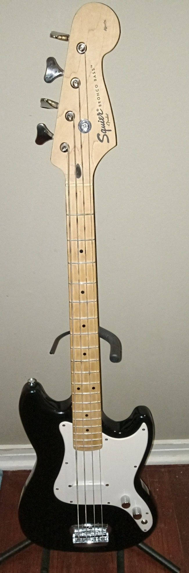 Squier Bronco Bass Short Scale Black for Sale in Fort Worth, TX - OfferUp