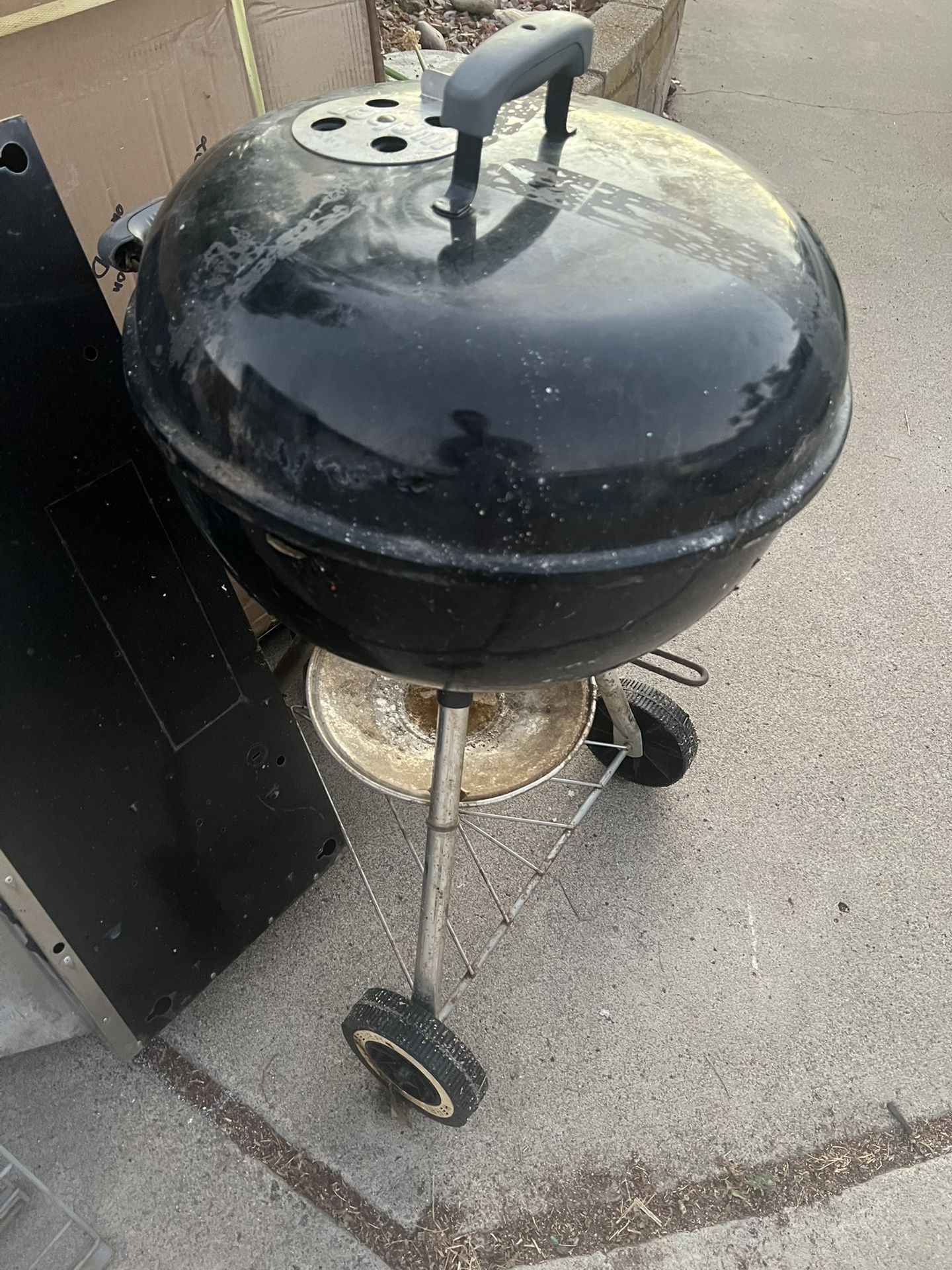 Weber Classic Stand Up Grill for Sale in Poway, CA - OfferUp