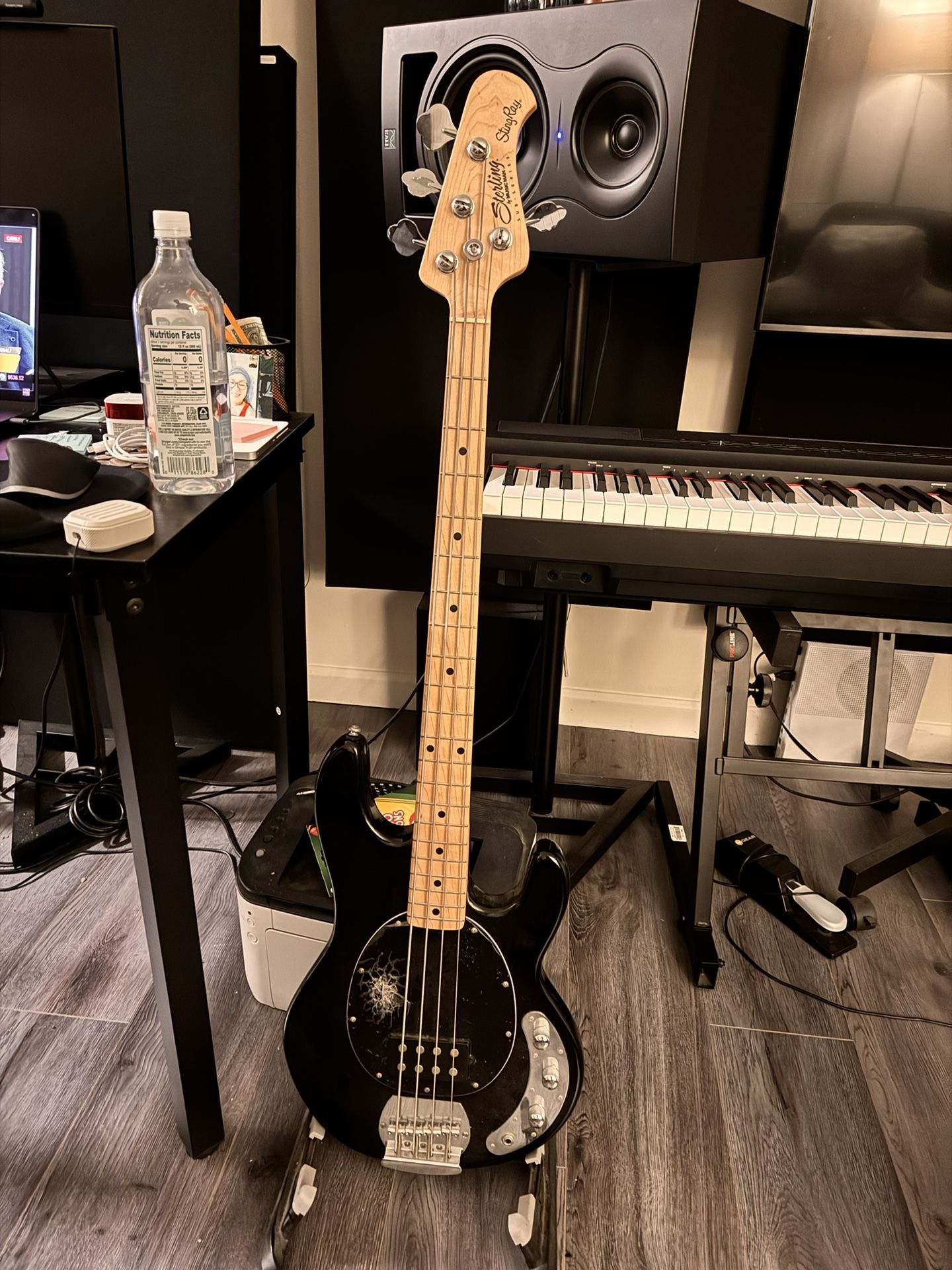 Music man StringRay 4 Strings Bass Guitar for Sale in Los Angeles, CA ...