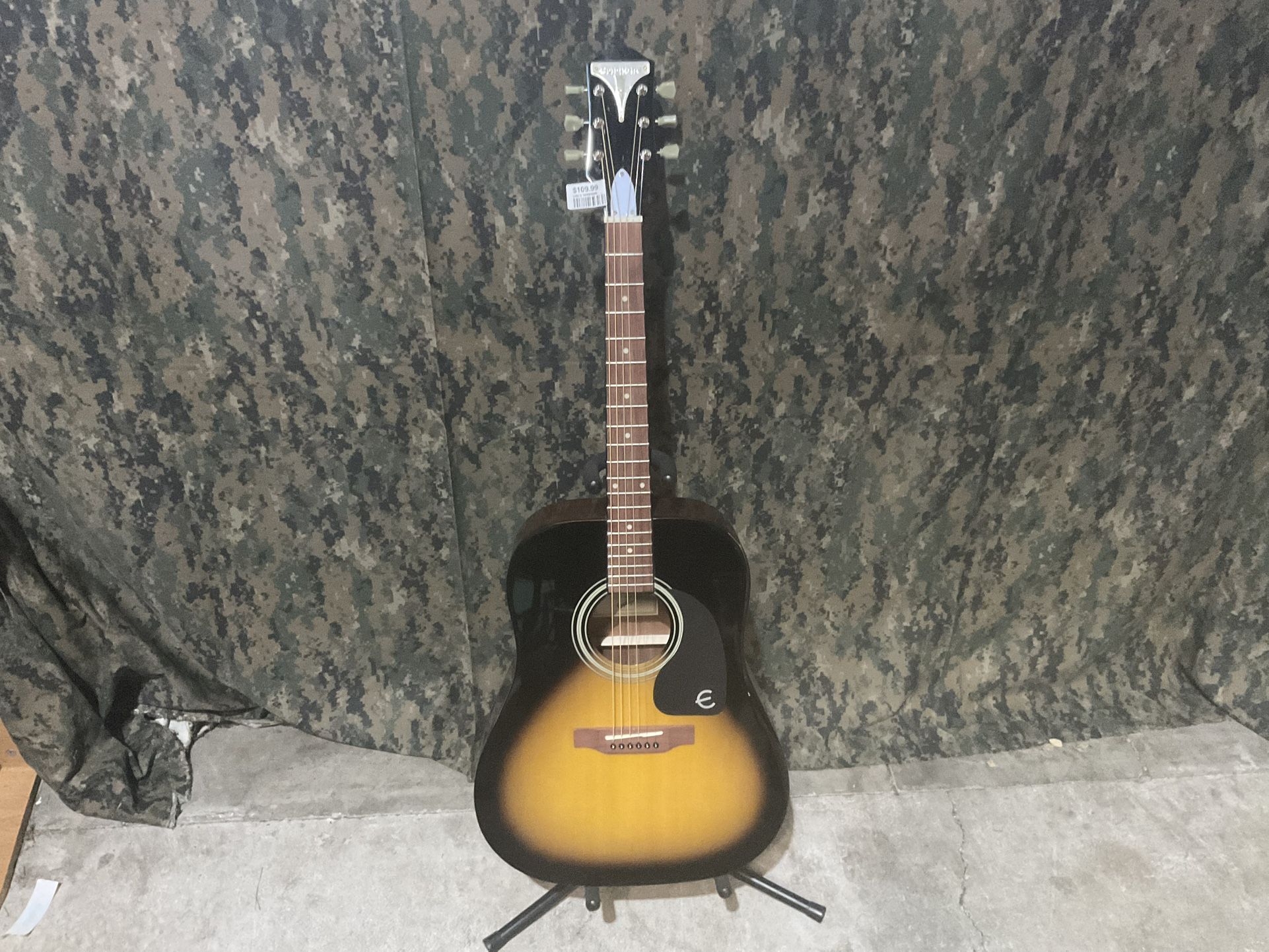 ACOUSTIC GUITAR for Sale in Puyallup, WA - OfferUp