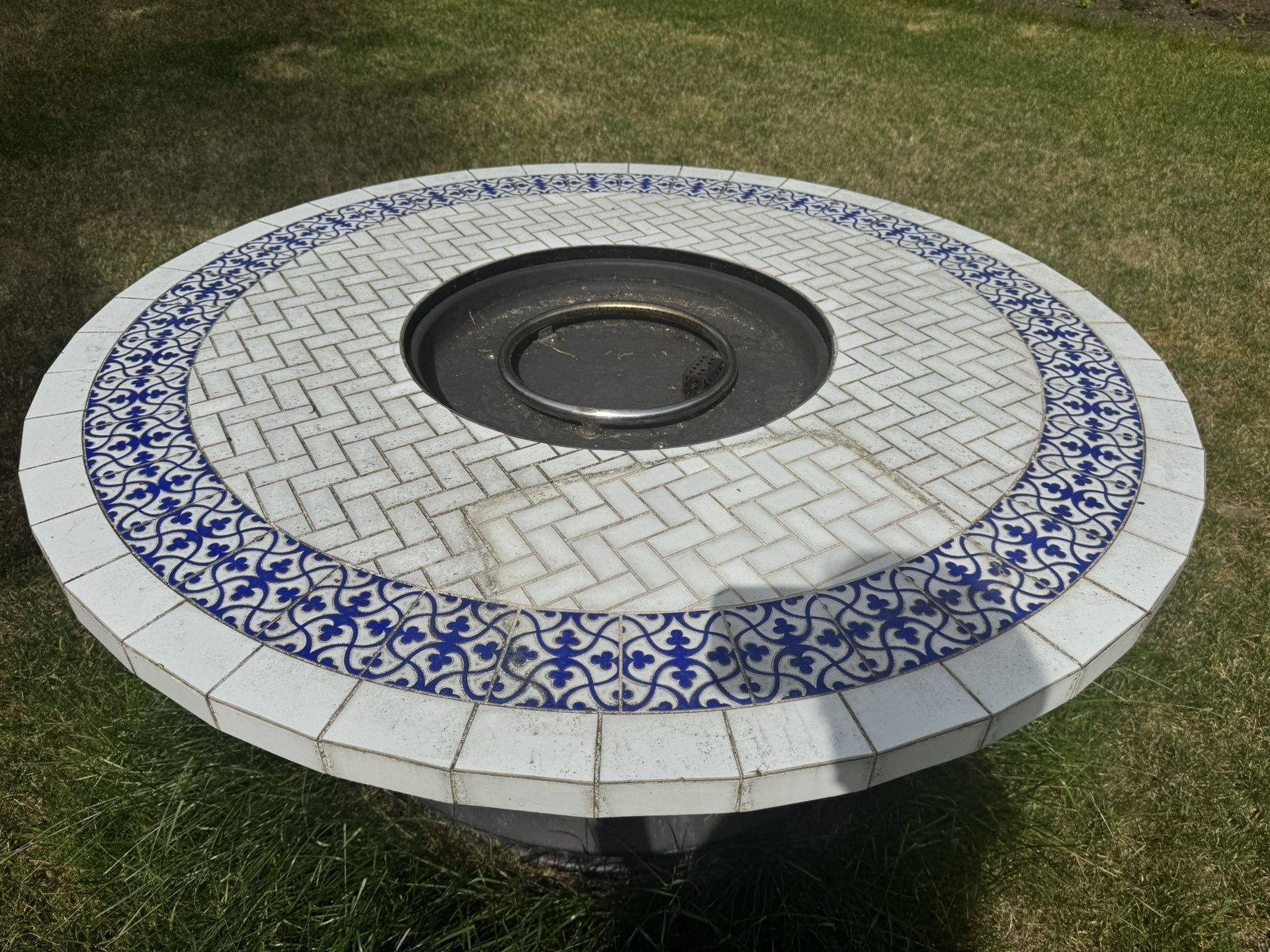 Fire Table With Tiled Top for Sale in Renton, WA - OfferUp