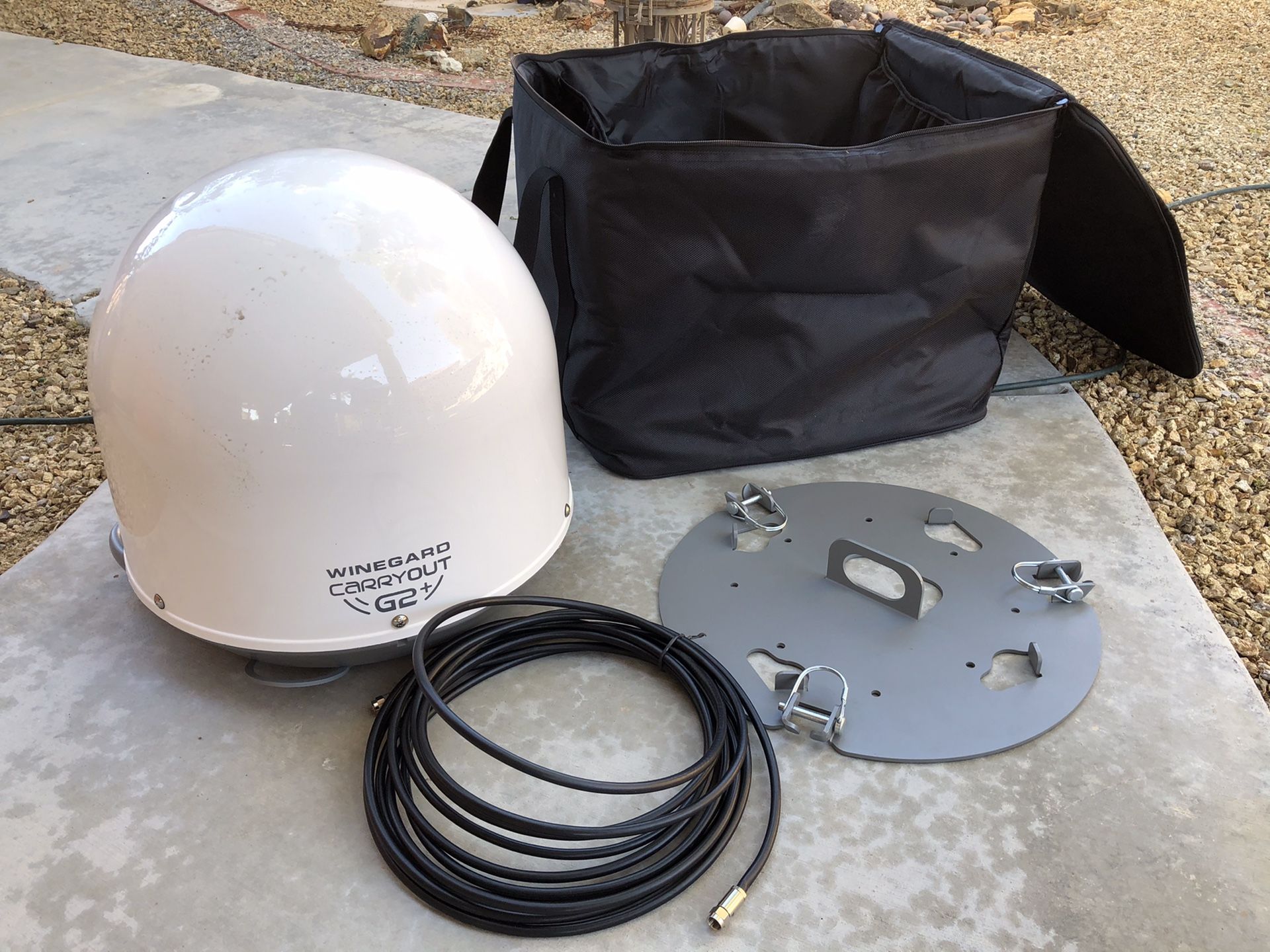 Winegard G2+ Satellite Antenna w/stand and carrying case for Sale in ...