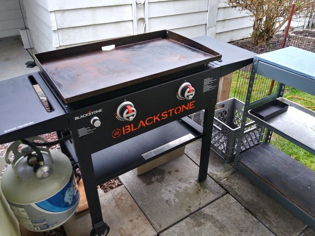 Blackstone 28" Model 2094 With Canvas Cover for Sale in Federal Way, WA ...