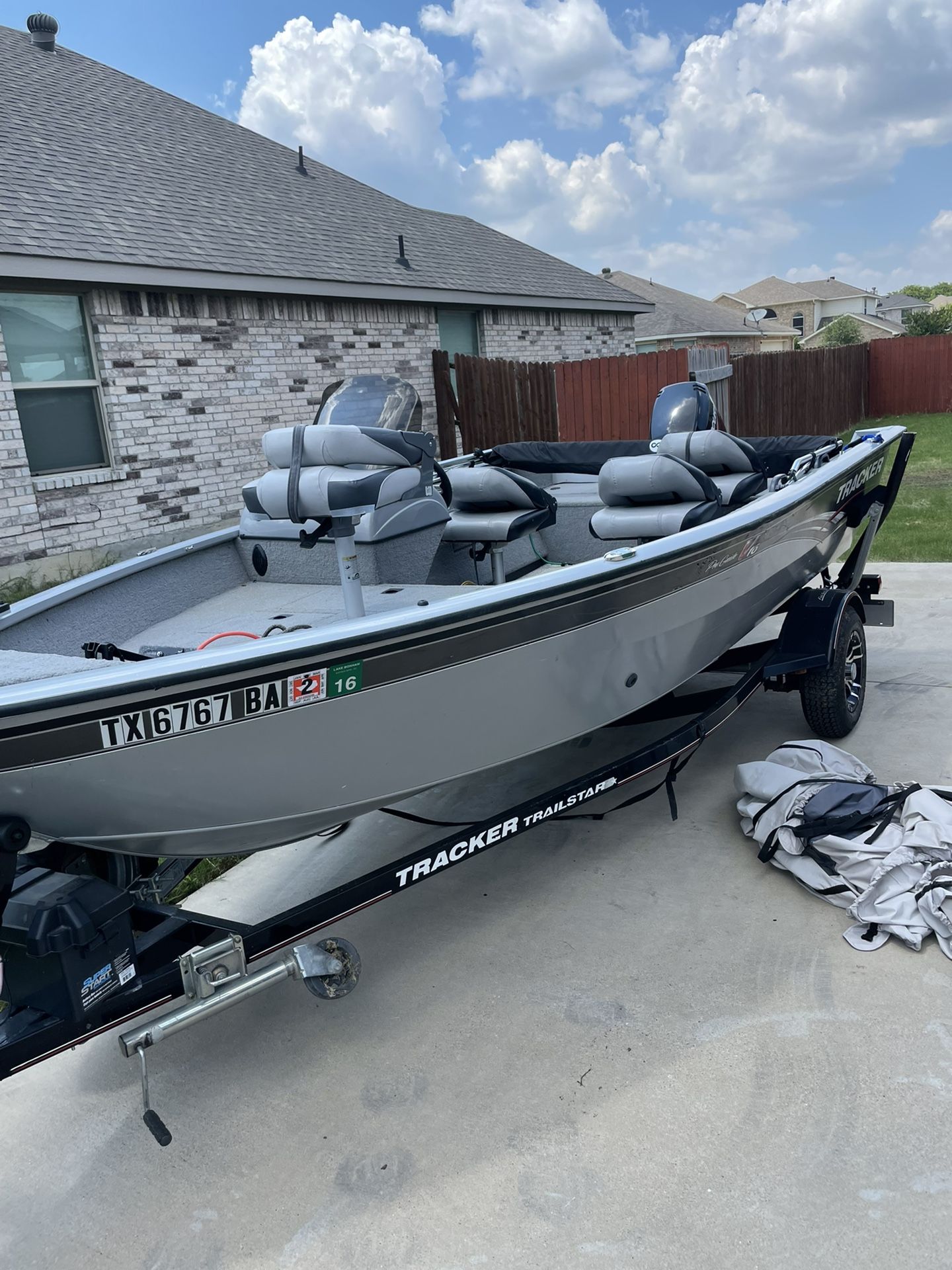 2009 Tracker Pro Guide V16 Tracker for Sale in Waxahachie, TX - OfferUp