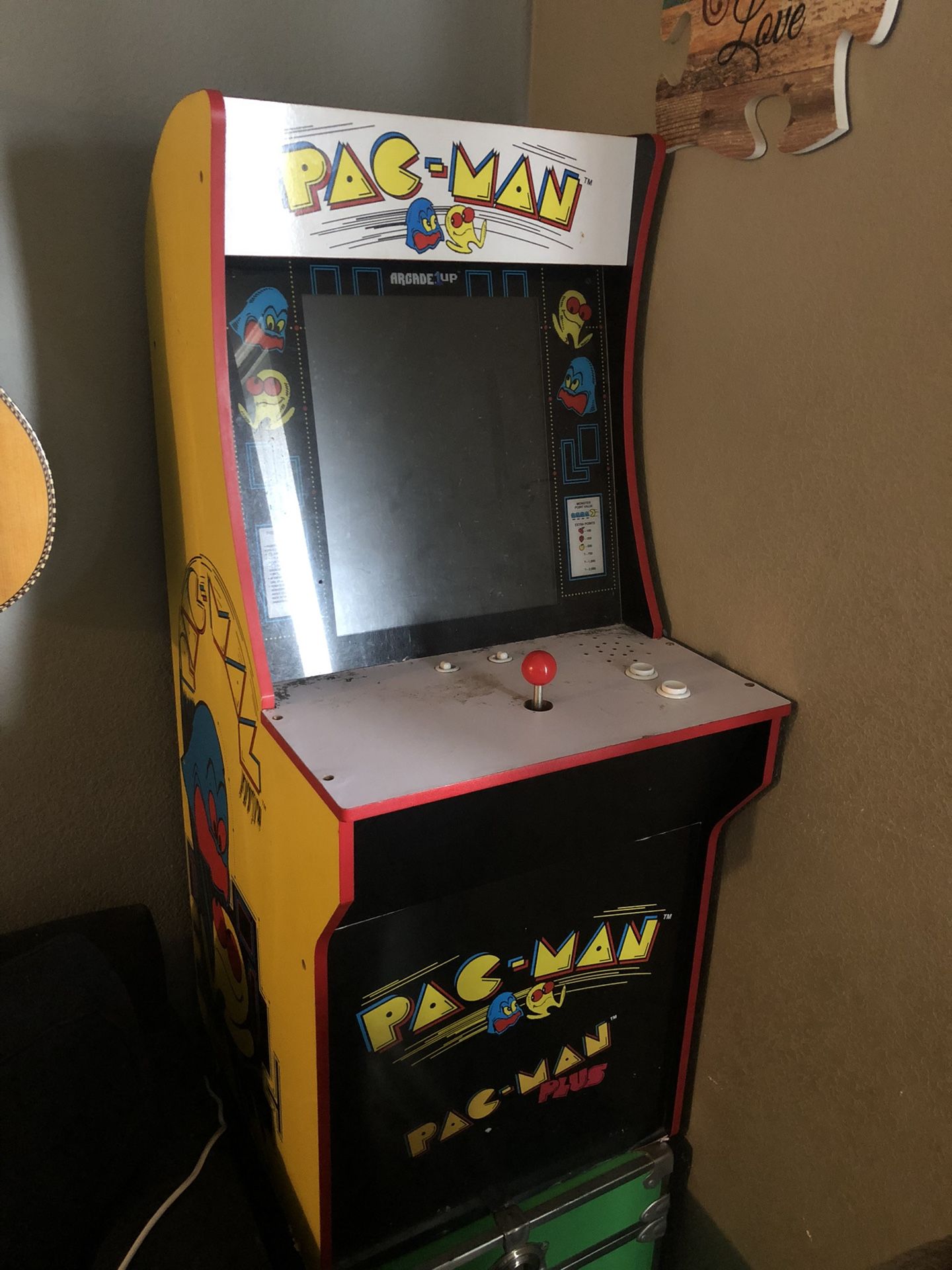 Small PacMan Arcade Machine for Sale in Arrowhed Farm, CA - OfferUp