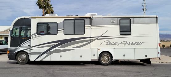 2004 FLEETWOOD PACE ARROW 35G for Sale in Las Vegas, NV - OfferUp