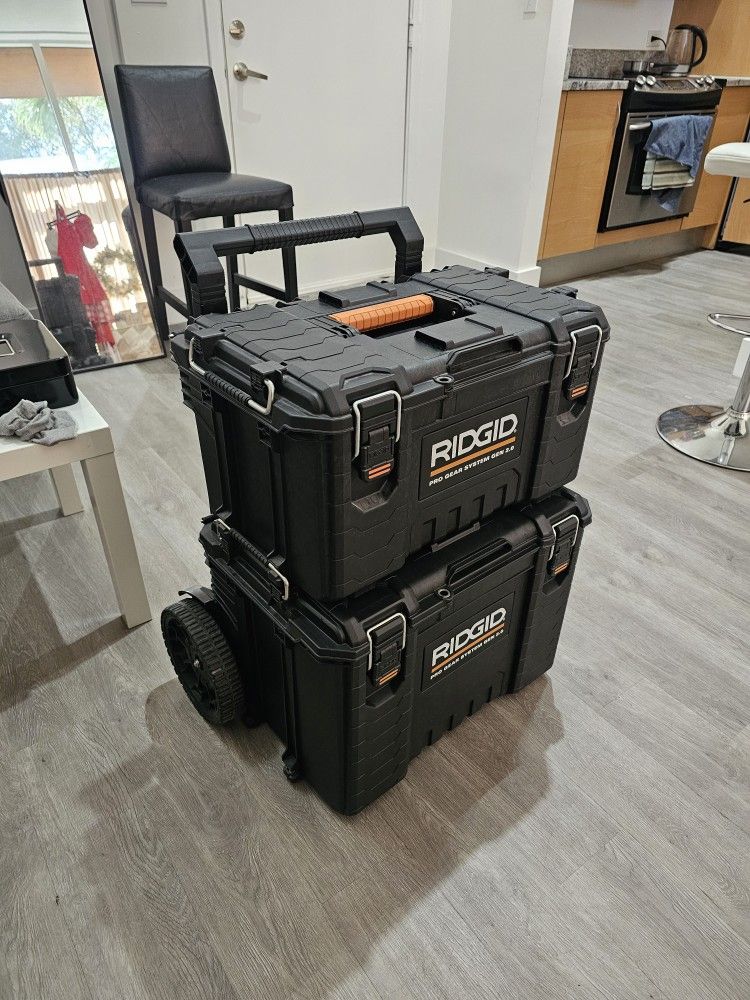 RIDGID Pro Gear System Gen 2.0 Stackable Rolling Tool Box and 22 in ...